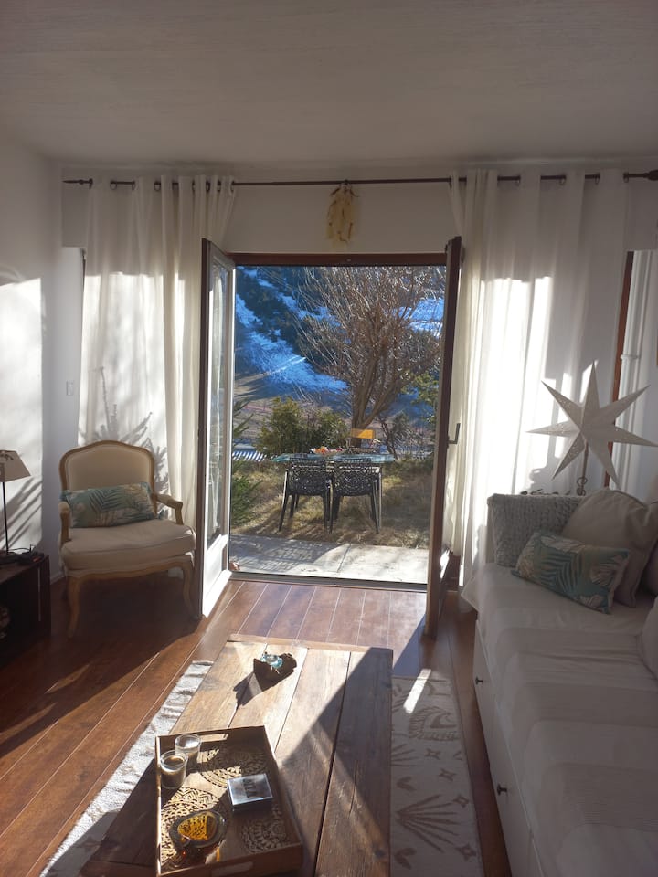 Chaleureux Studio Avec Cheminée En Rez-de-jardin. - Le Mas