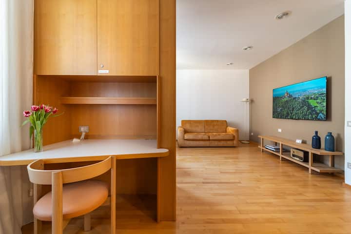 Design Retreat In Historic Palazzo - Bologna