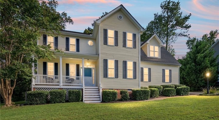 Hilltop House- Clean, Comfortable & Convenient - Chesterfield, VA