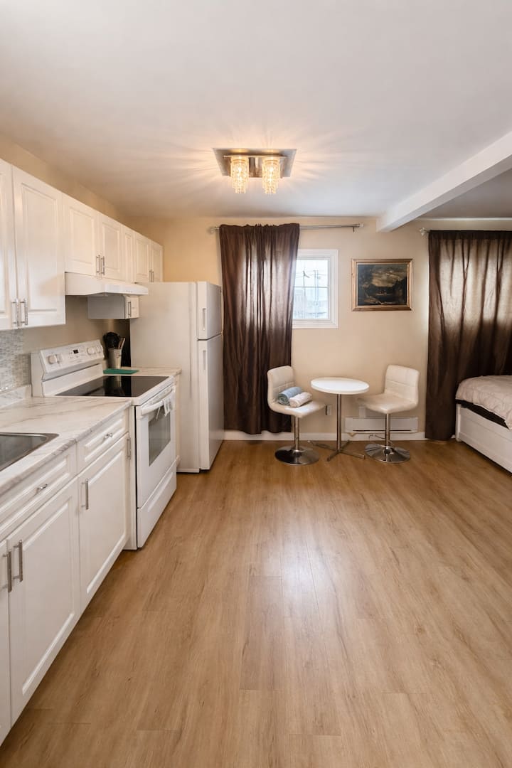Studio Apartment - Thunder Bay