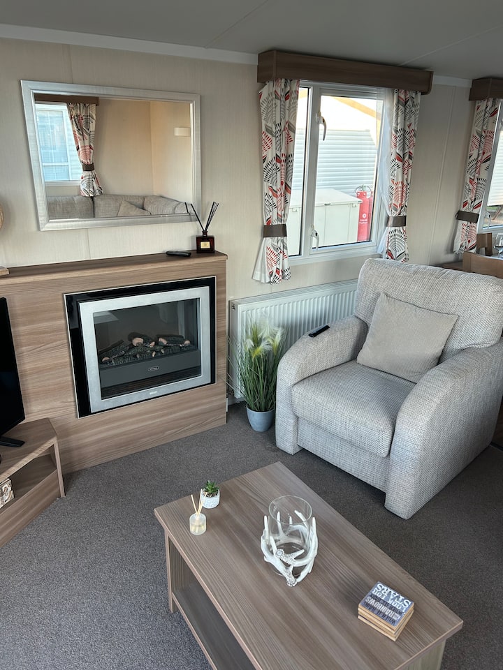 Amble By The Sea - Alnwick