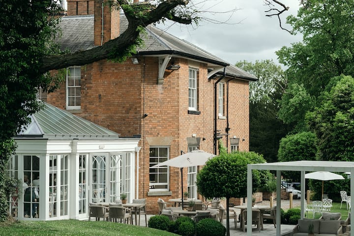 Vicarage House Southwell Nottinghamshire Sleeps 20 - Southwell