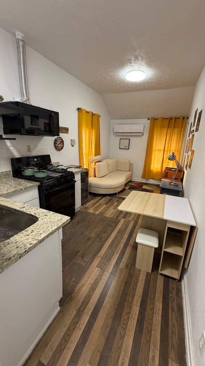 Cozy Apartment In Bishop Arts - Dallas, TX