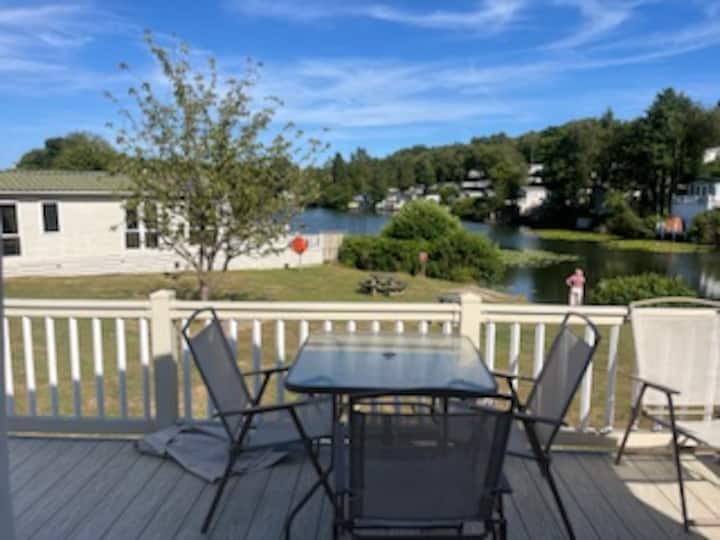 Beautiful Lakeside Holiday Home - Hastings