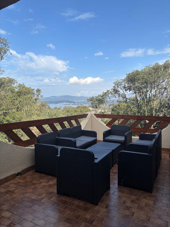 Maison Avec Terrasse Et Belle Vue – Corse - Ajaccio