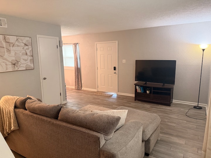Cozy 2b 1.5 Bath Apartment - Lake Charles, LA