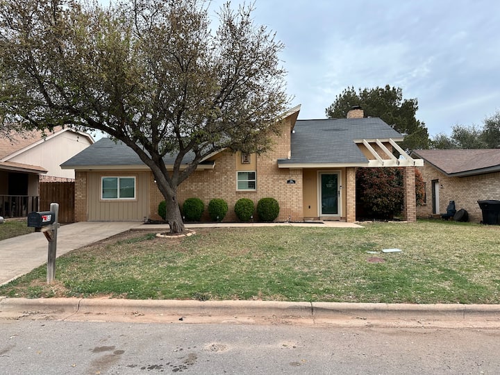 Spacious Family Home On Alison’s Way - Abilene, TX