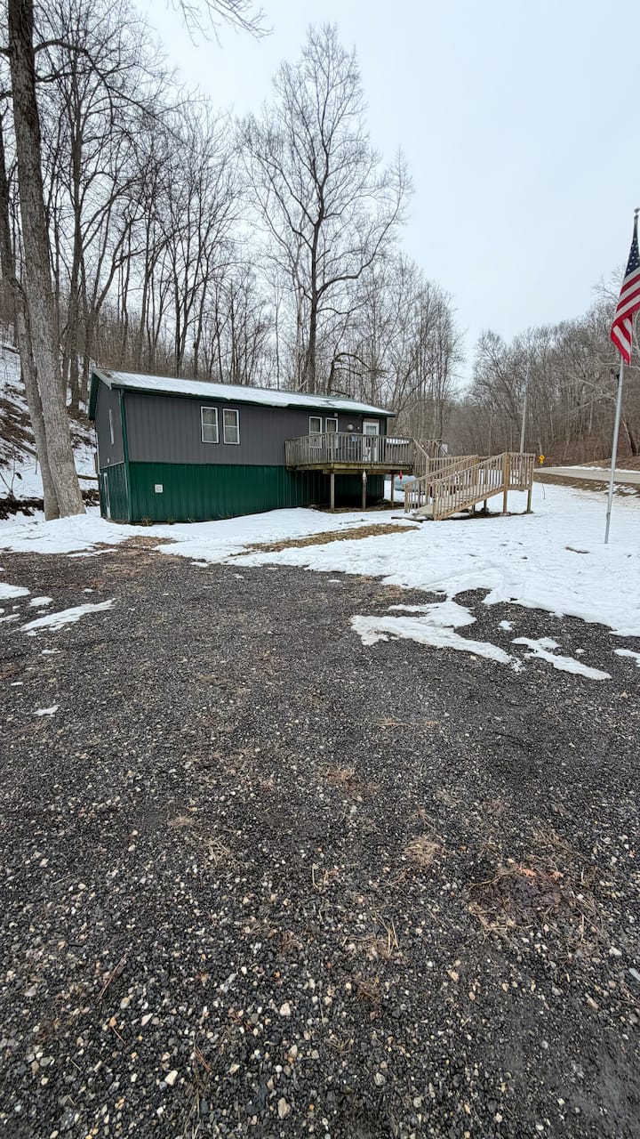 Creekside Home Near Tar Hollow State Park - Hocking County, OH
