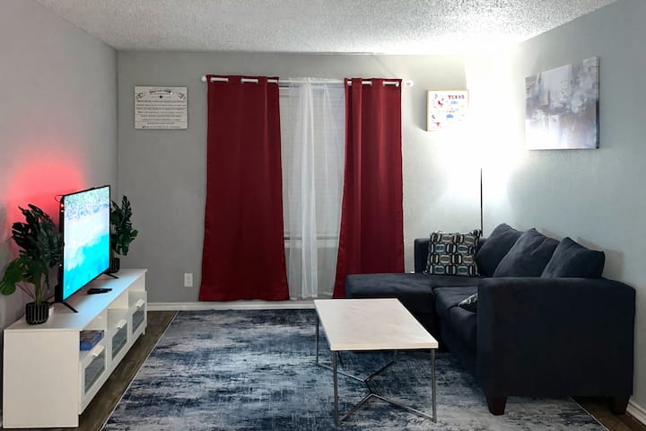Walking Distance To At&t Stadium. Cozy & Unique - Arlington, TX
