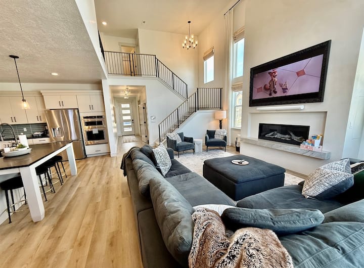 Silicon Slopes Getaway | 2 Kitchens + Private Yard - Lehi, UT
