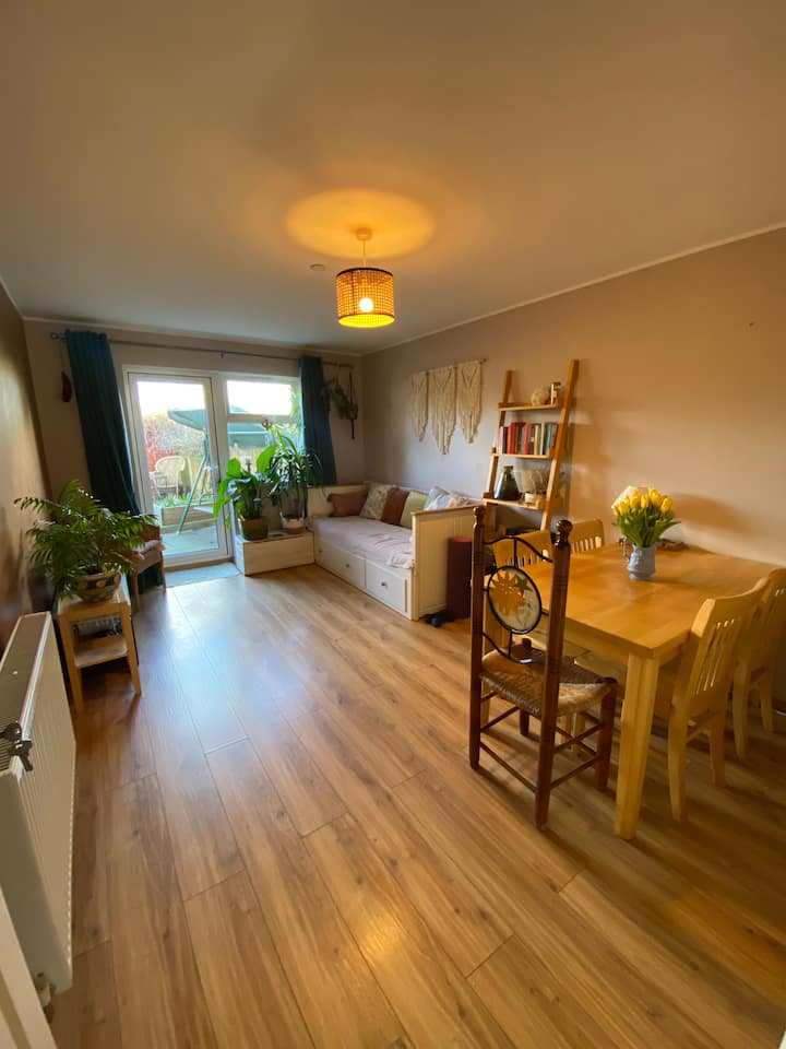 Cosy Boho Arty House With Garden & Parking - Bournemouth