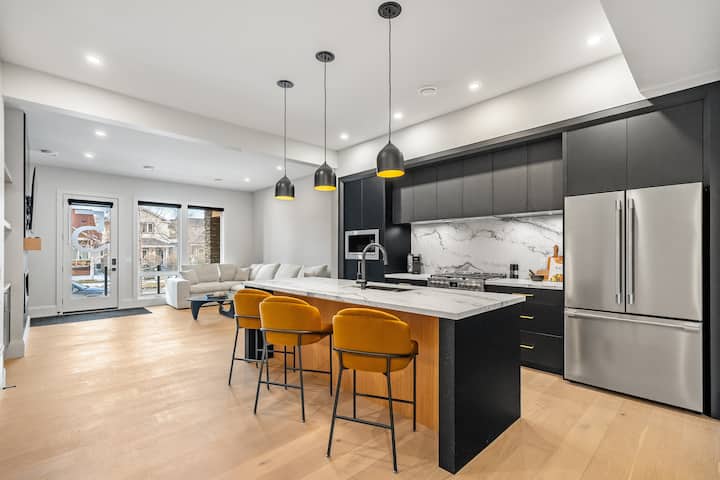 Luxury 2 Bed | Garage | Min To Dt | Ac - Calgary