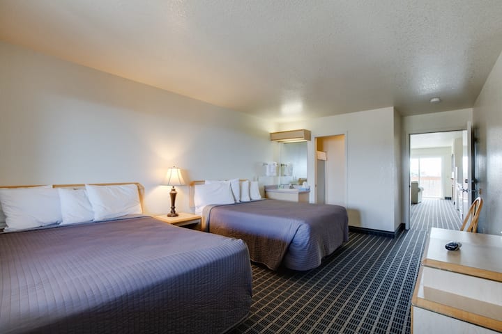 Family Hotel Room - Beachfront Access - Manzanita, OR