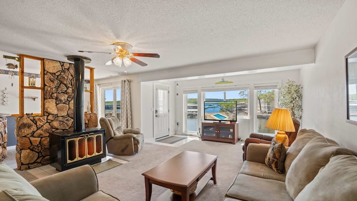 Ozark Get-away Lakefront Condo With Boat Slip - Osage Beach, MO