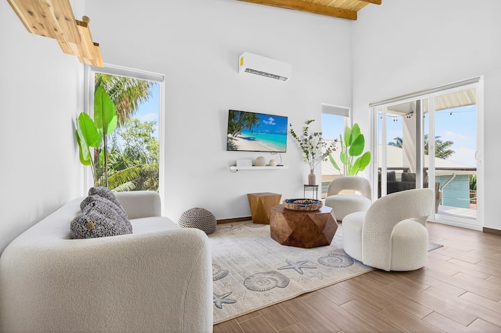 Rosa’s Tropical Escape | Near West End - Islas de la Bahía