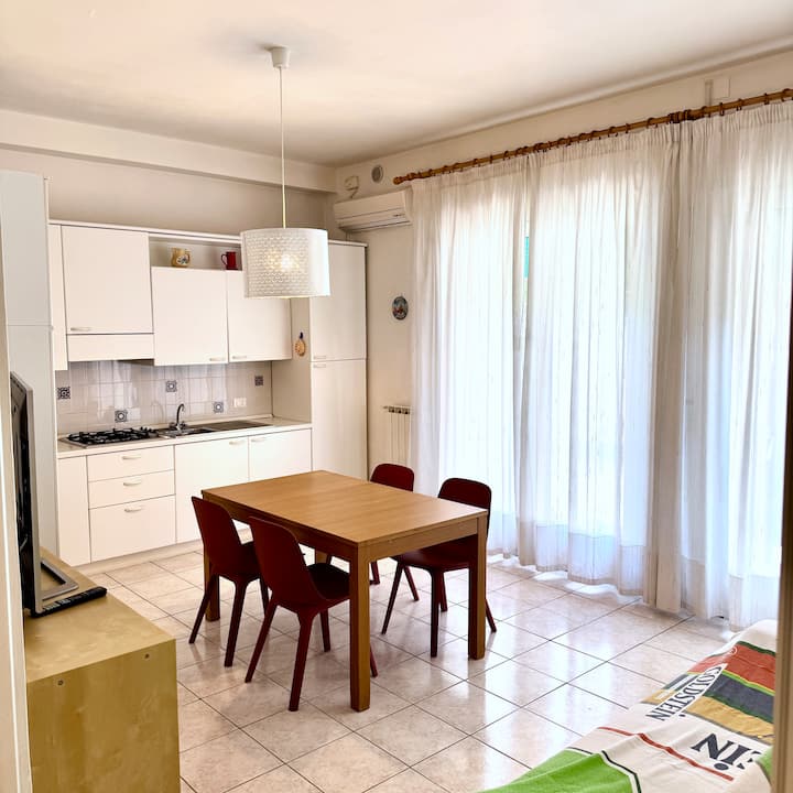 Jesolo Appartamento Su Via Principale - Jesolo