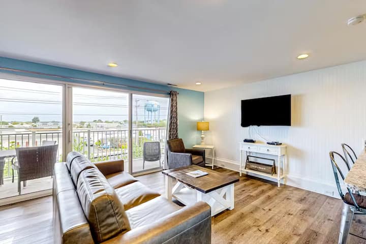 Spacious Beach Block Condo W/ Indoor Pool - Ocean City, MD
