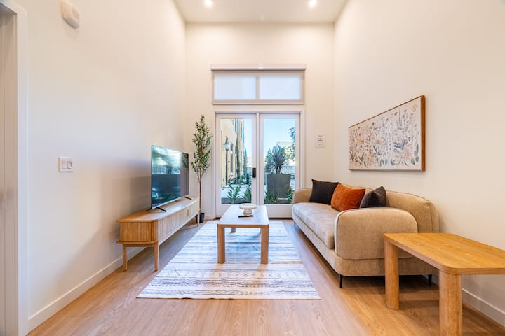 Modern King 1b1b｜pool & Spa｜smart 4k Tvs - Pomona, CA