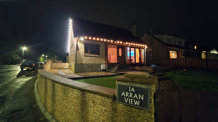 Stunning Super King Room + Hot Tub - Largs