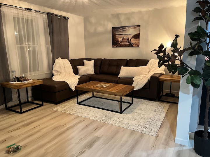 Cozy And Close To Everything - Beverly Shores, IN