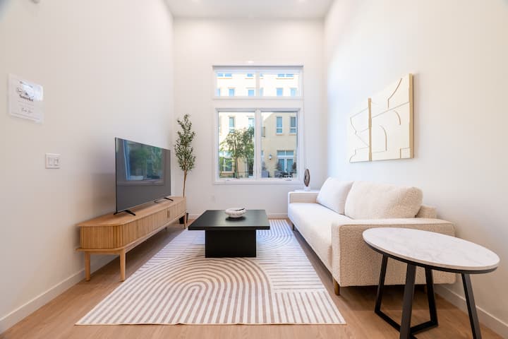 Modern King 1b1b｜pool & Spa｜smart 4k Tvs - Claremont, CA