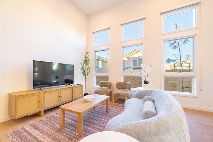 Modern King 2b2b｜pool & Spa｜smart 4k Tvs In All Rm - Pomona, CA