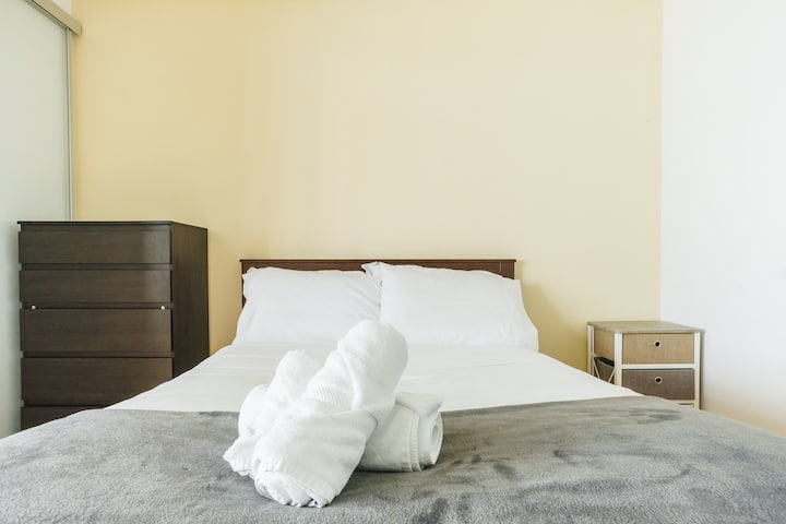 Steps To Scotiabank Arena Modern Condo 1br/1ba - Toronto