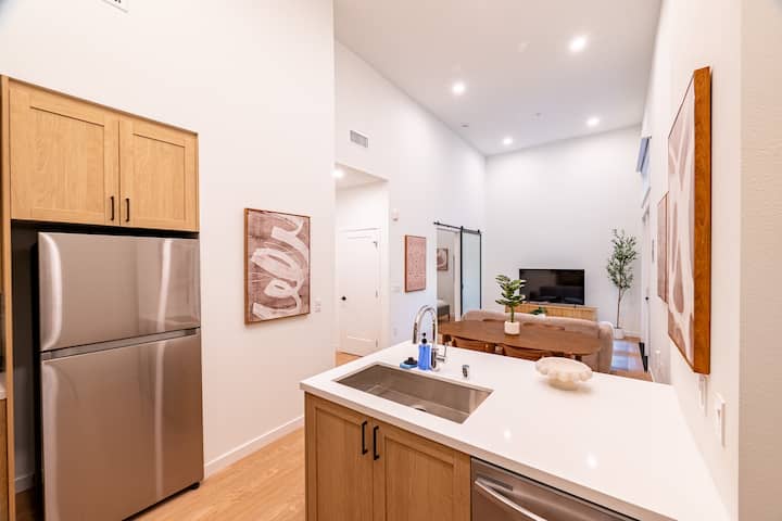 Modern King 1b1b｜pool & Spa｜smart 4k Tvs - Claremont, CA