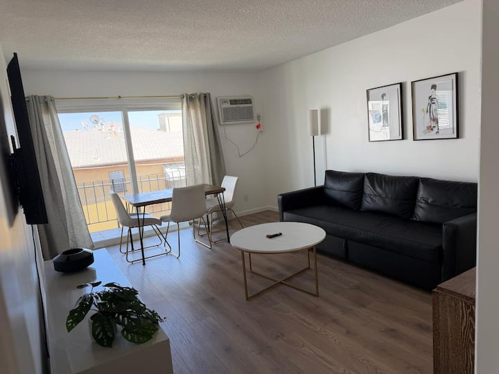 Sleek One-bedroom Apartment - Fairfax - Los Angeles
