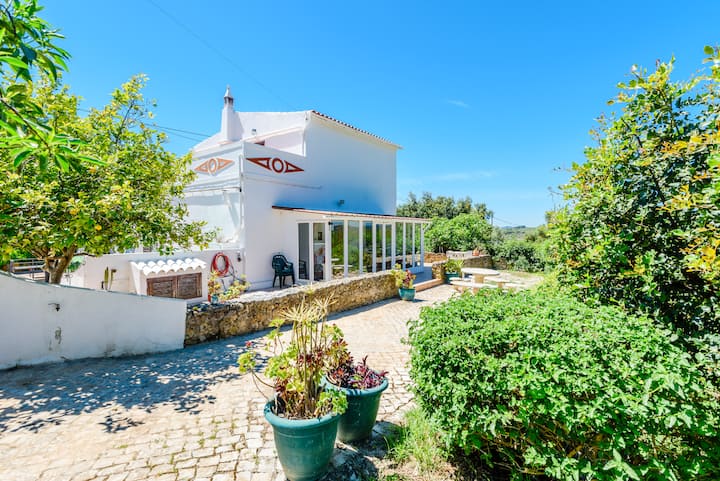 Casa No Limoeiro, Stylish Countryside Retreat Near - Loulé