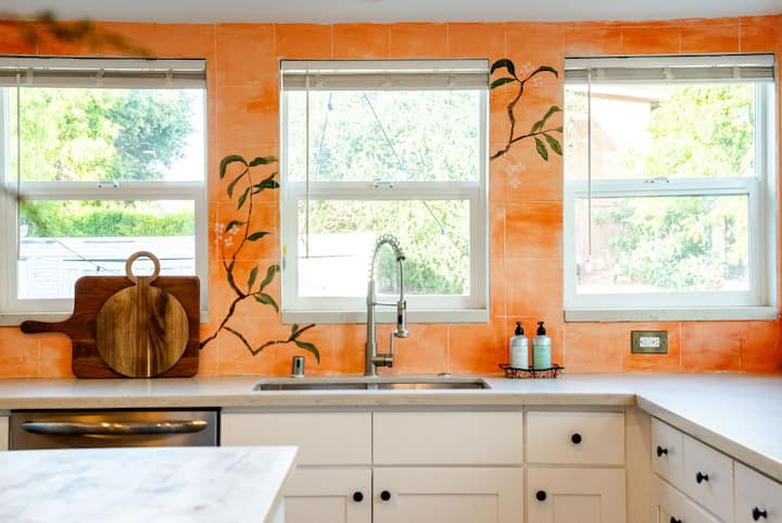 Artisan Highland Park Retreat With Sauna - Los Angeles, CA