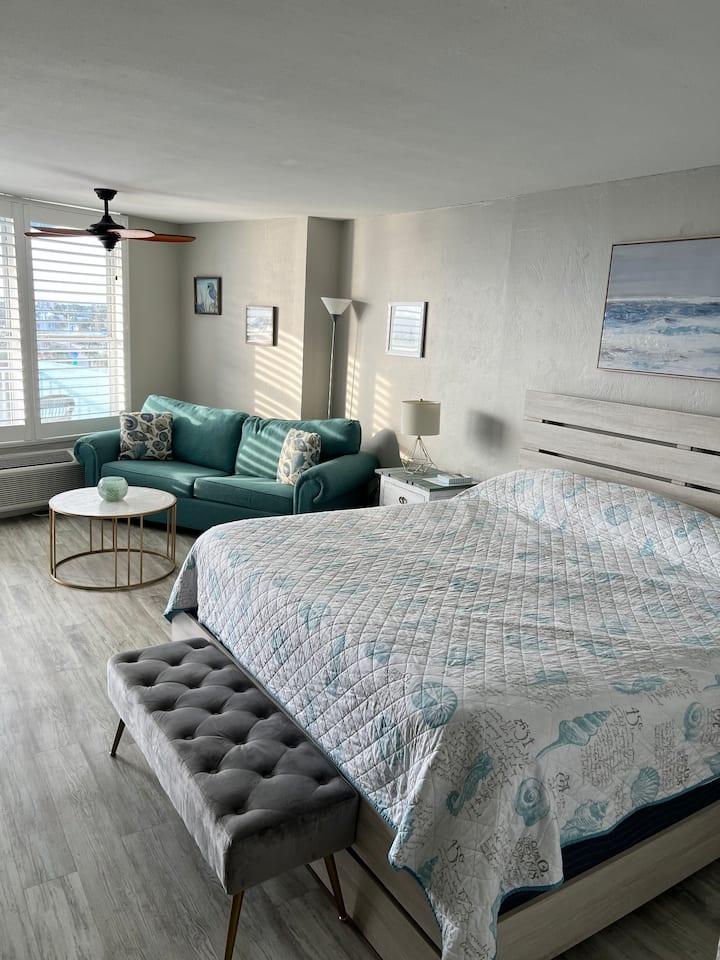 Breathtaking Ocean View Condo On The Beach - Daytona Beach, FL