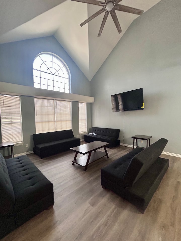 6 Bed 3.5 Bath Mission + Pool - Mission, TX