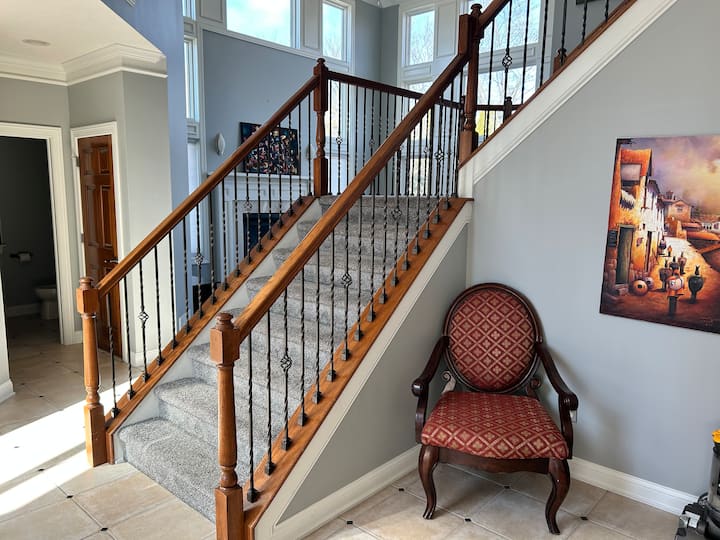 Polaris Mansion: Standard Suite, Garage, Fast Wifi - Polaris, OH