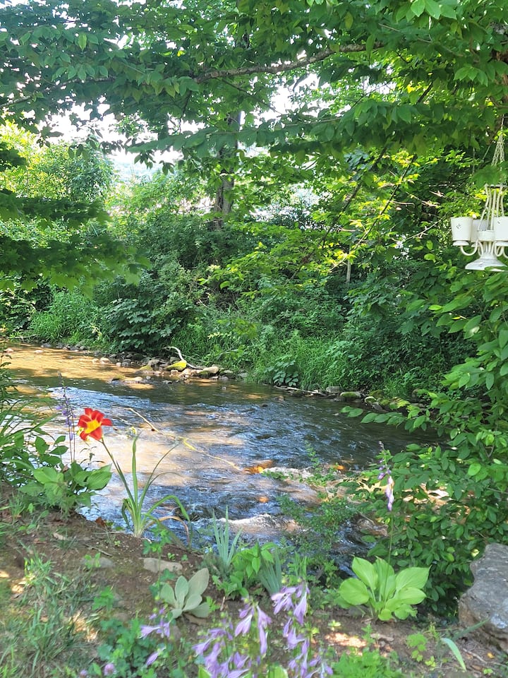 Waterfront Creekside Cabin Private Getaway - Wilbur Lake, TN