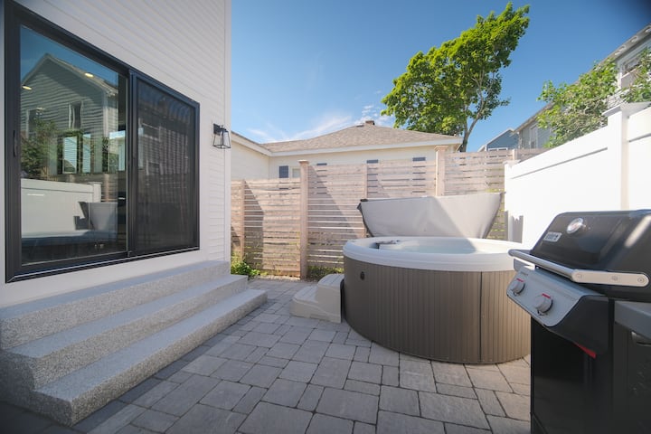 Sandscape Retreat | New Build | Spa + Beach Walk - Old Orchard Beach, ME