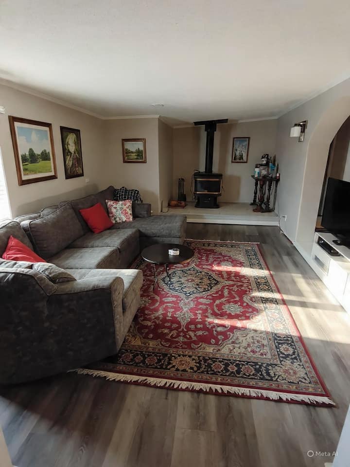 Welcome To Your Cozy Home Away From Home - Manitoba