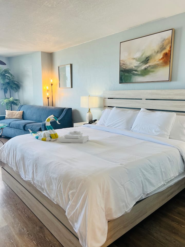 Incredible Ocean View Condo On The Beach - Daytona Beach, FL