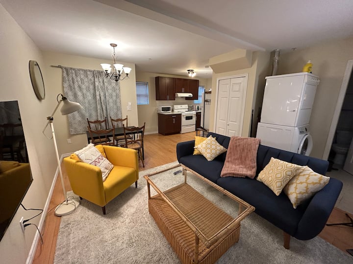 Cozy Modern 2br Laneway Home • Private Entry - Vancouver