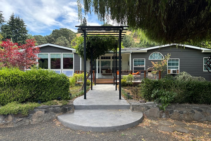 Columbia River Gorge Home - White Salmon, WA