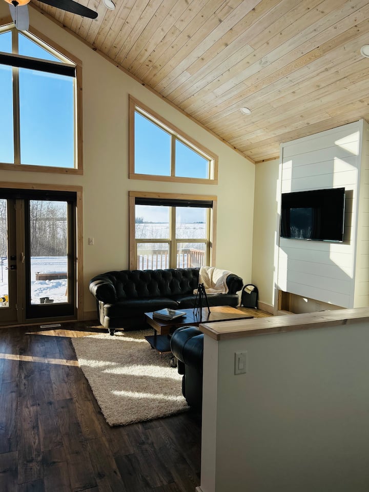 Lakeview Cabin Near Clear Lake | Hot Tub & Plunge - Manitoba