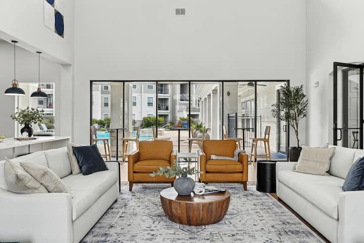 Landing | Modern 2bd, Gym, Clubhouse - Humble, TX
