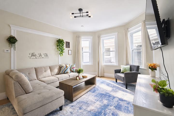 Modern 4br Home | Sleeps 8 | Near Boston & Transit - Cambridge, MA