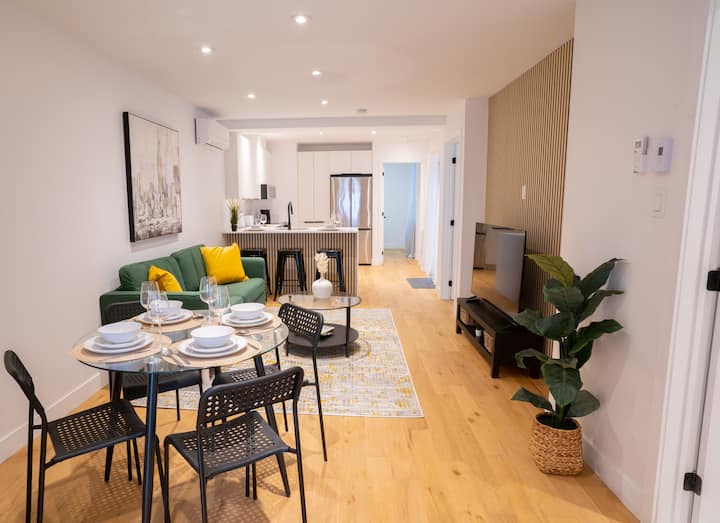 Bright 3br Home | Walk Score 99 |Steps To Downtown - Laval, Quebec, Canadà