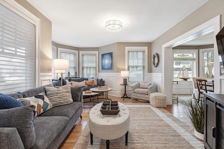 The Newport Anchor House -6br W/ Game Room+firepit - Newport, RI