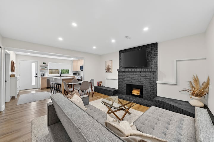 Modern Retreat Minutes To Grouse Mountain - North Vancouver