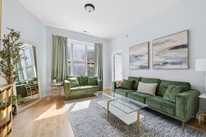 Modern Oasis In Med District | Jade Suite - Groveland Park - Chicago
