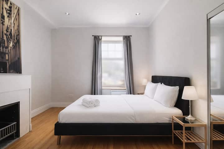 Spacious 6br Near Mcgill | Downtown + Parking - Montreal