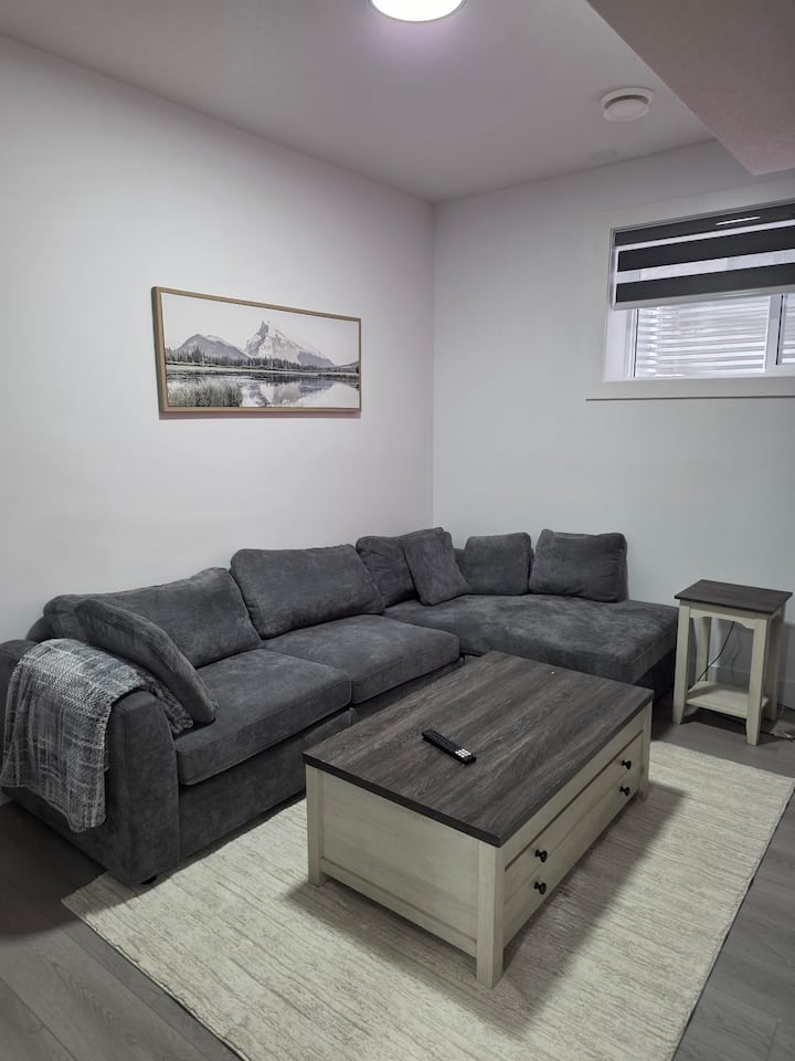 Comfortable 2br Getaway With Private Entry - Canada