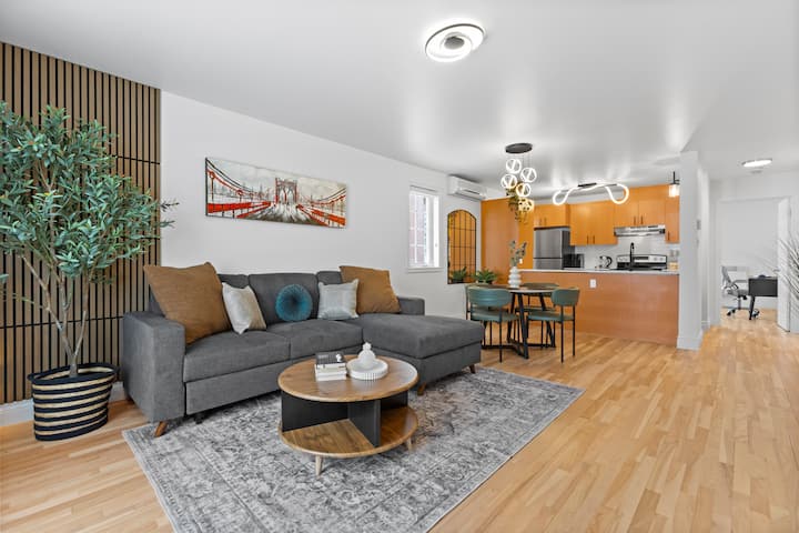 Immaculate Furnished Condo/ Private Garage/ Wifi - Dorval